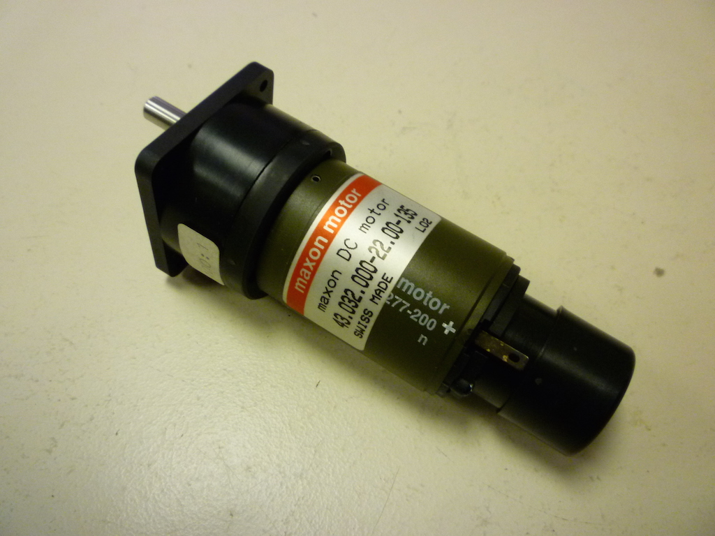 Maxon 43.032.000-22.00-135 DC motor with tacho + gearbox - Toolex