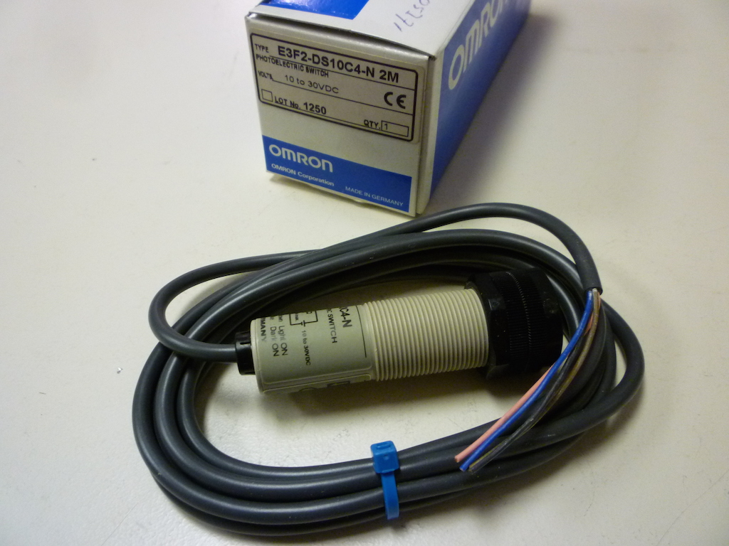 Omron E3F2-DS10C4-N Photoelectric sensor - Toolex
